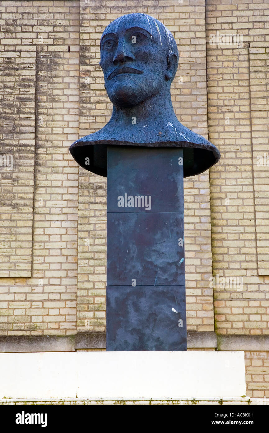 Dame elizabeth frink sculpture hi-res stock photography and images - Alamy