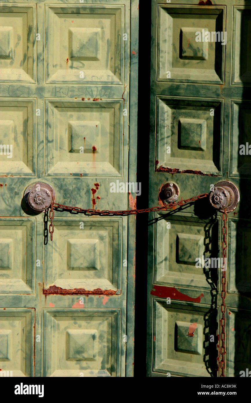 Chained up doors hi-res stock photography and images - Alamy