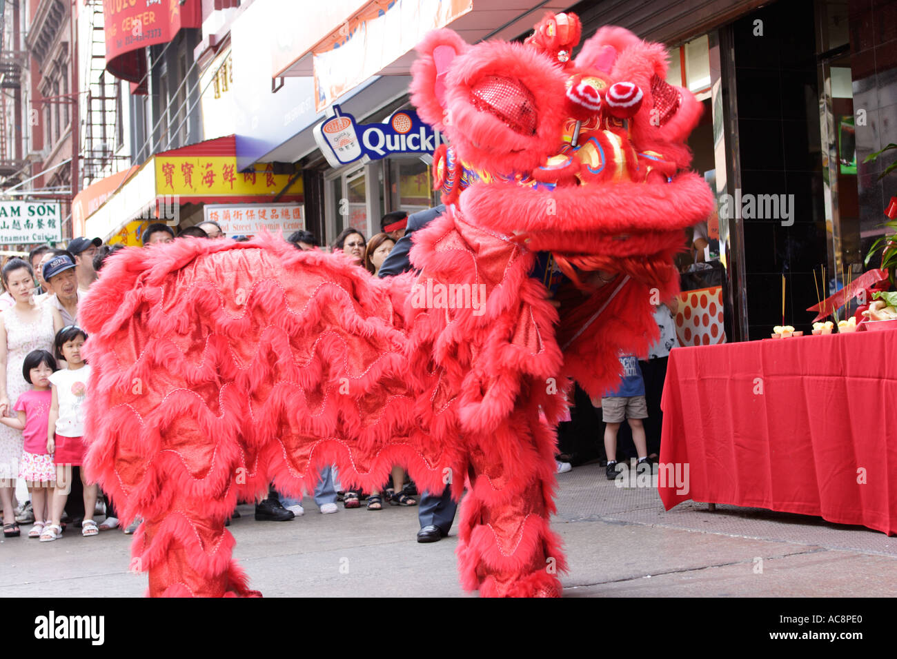 Chinatown Dragon Dance Ceremony for grand opening of new business New ...