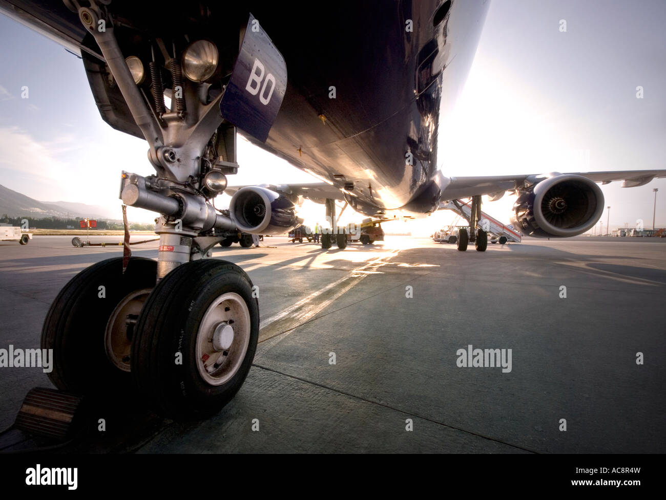 Nose wheel undercarriage hi-res stock photography and images - Alamy