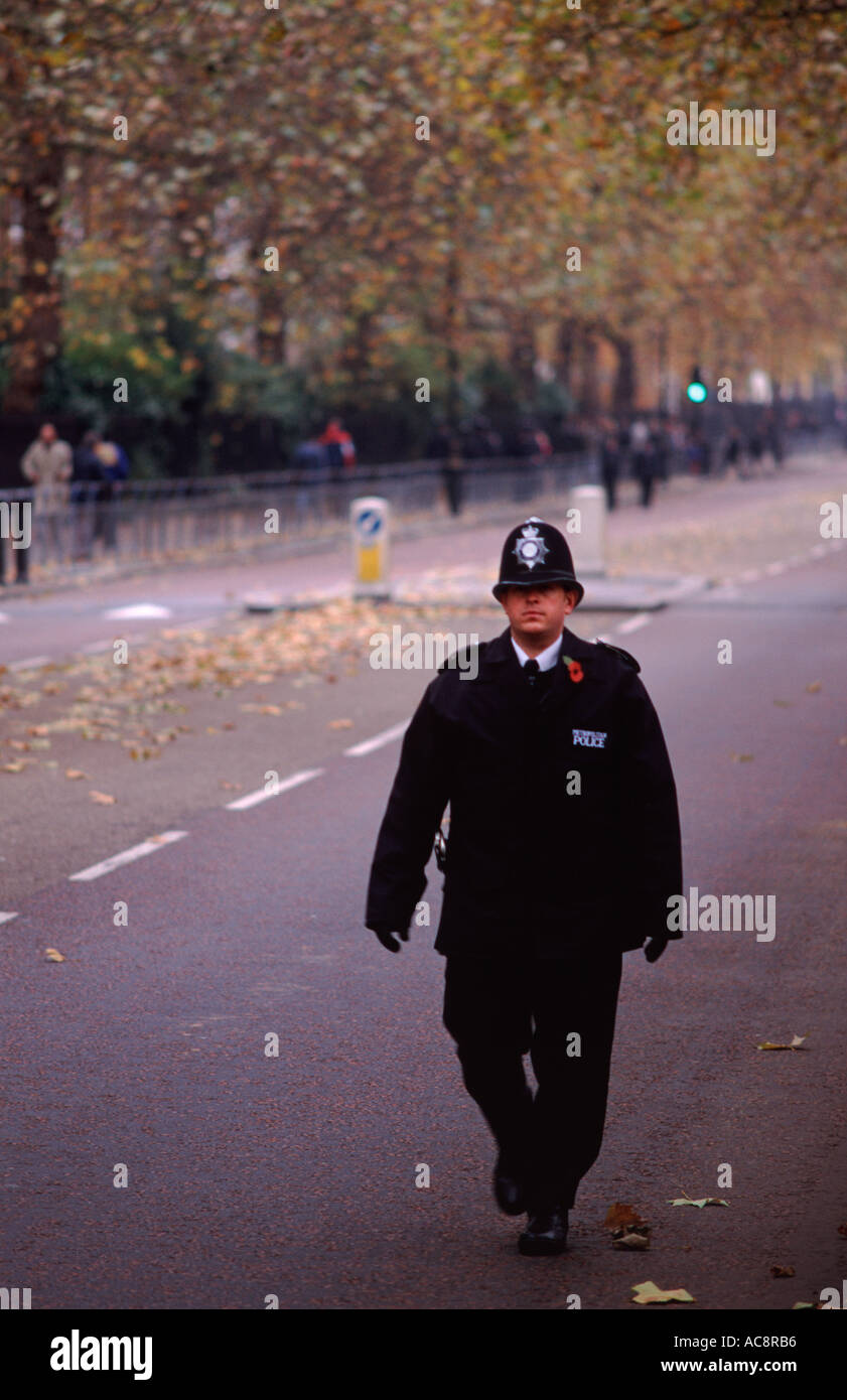 Police officer uk alone hi-res stock photography and images - Alamy