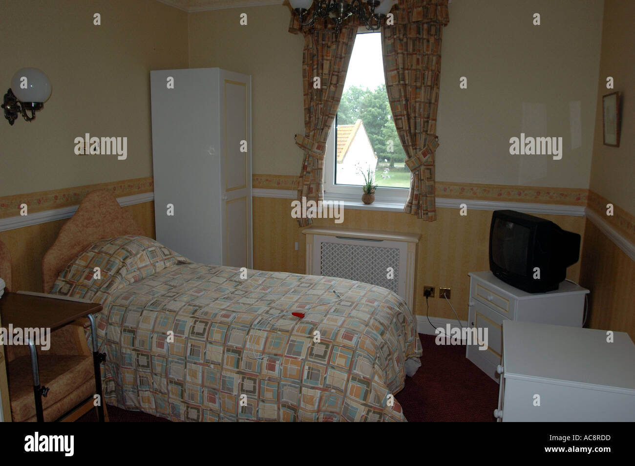 Room facilities at The Old Rectory Nursing Home Great Stambridge Essex ...