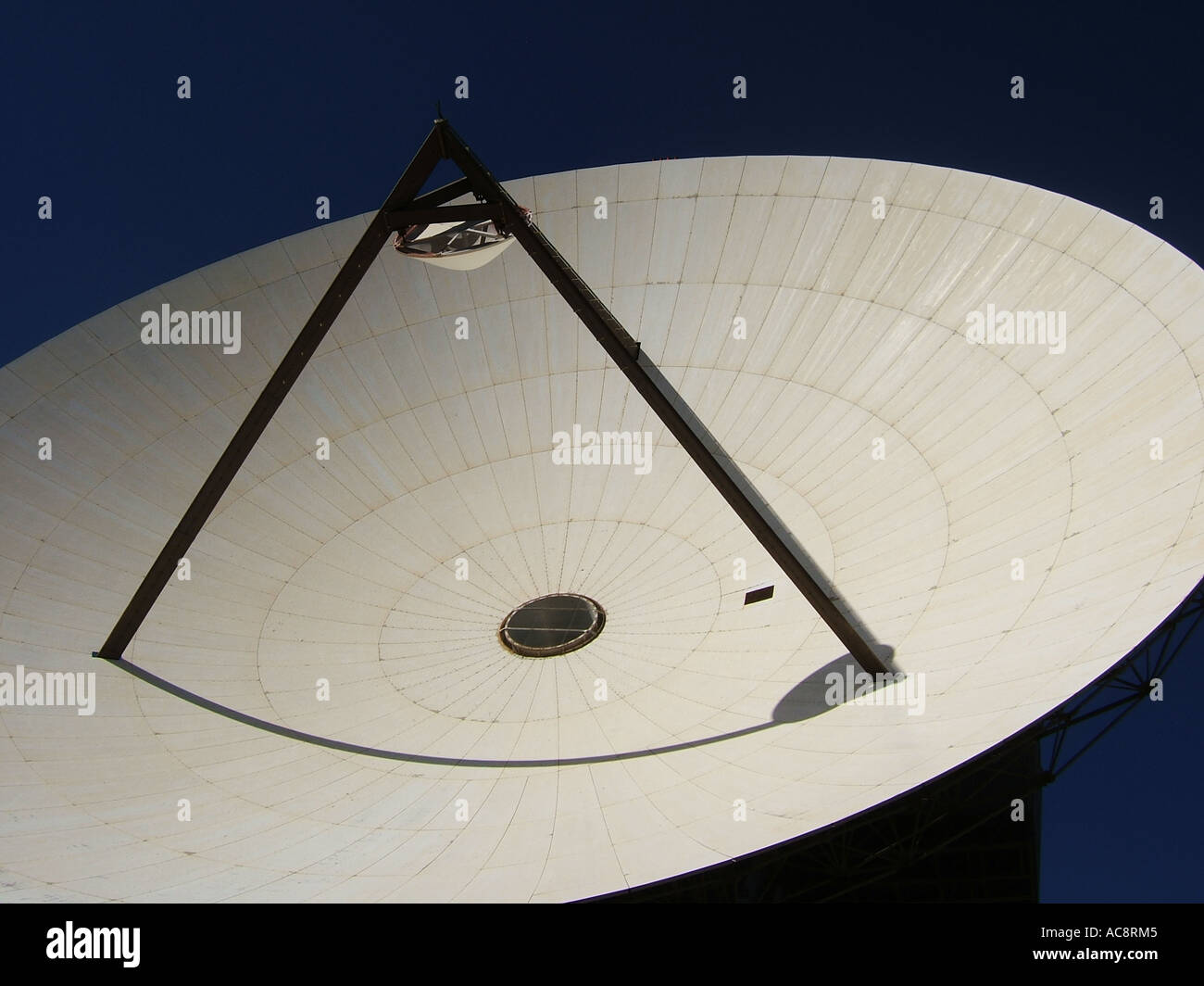 Iconic satellite dish hi-res stock photography and images - Alamy