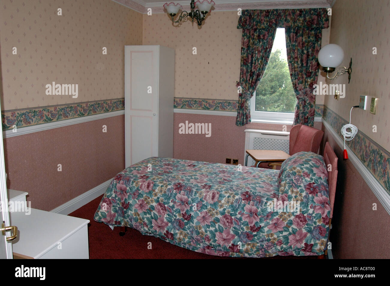 Room facilities at The Old Rectory Nursing Home Great Stambridge Essex ...