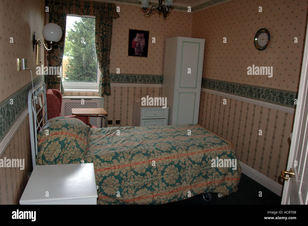 Room facilities at The Old Rectory Nursing Home Great Stambridge Essex ...