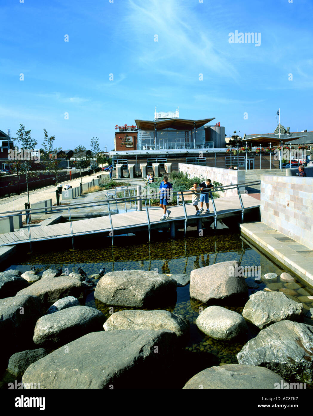 Cardiff bay feature hi-res stock photography and images - Alamy