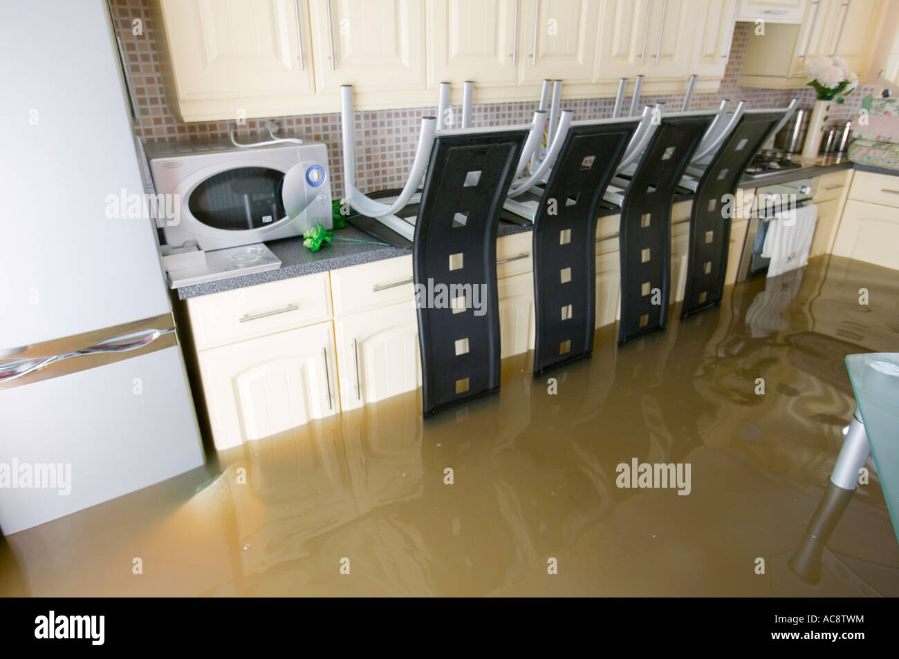 Flooded kitchen hi-res stock photography and images - Alamy