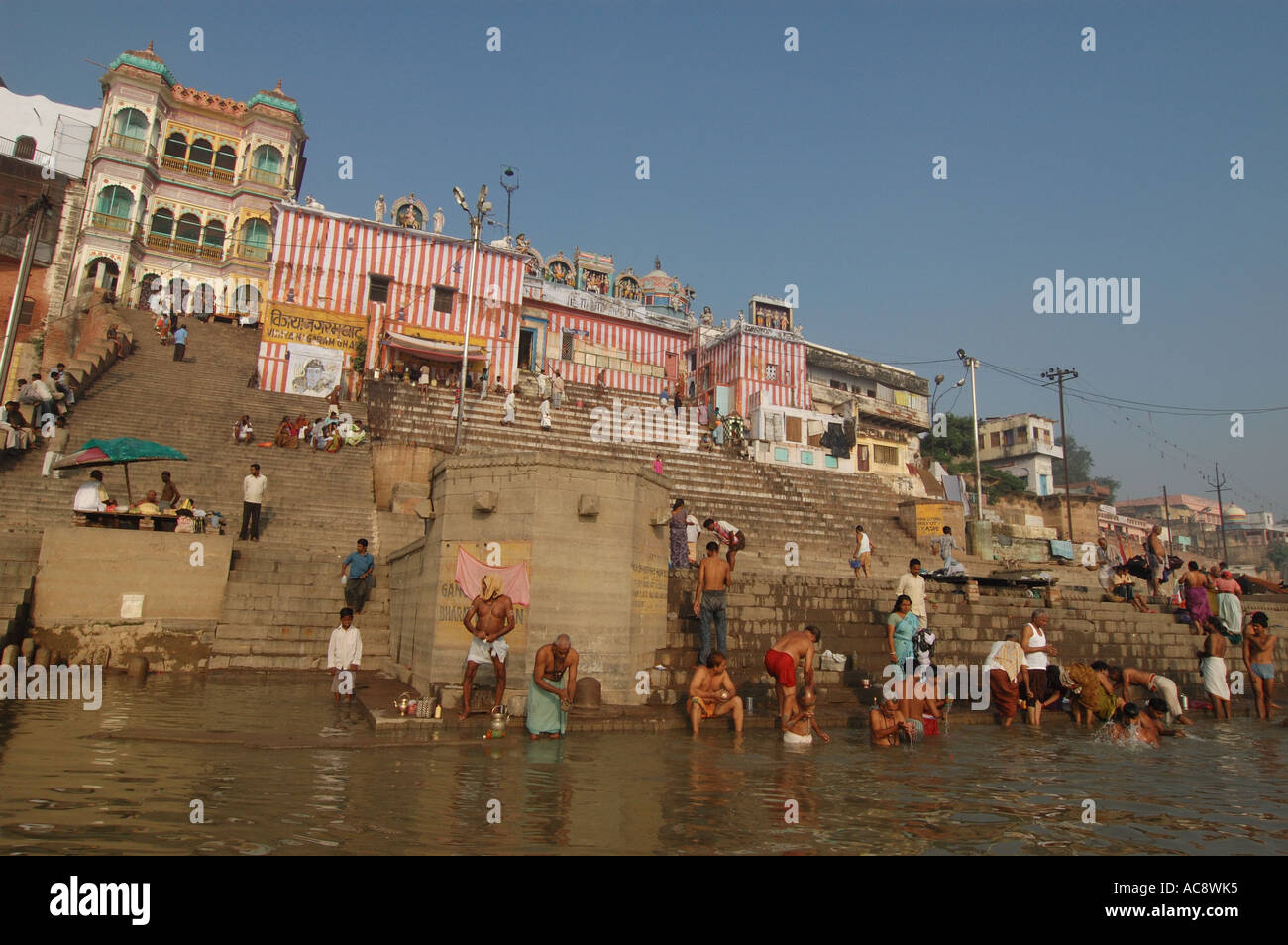 Pilgrims ganges varanasi benares hi-res stock photography and images ...