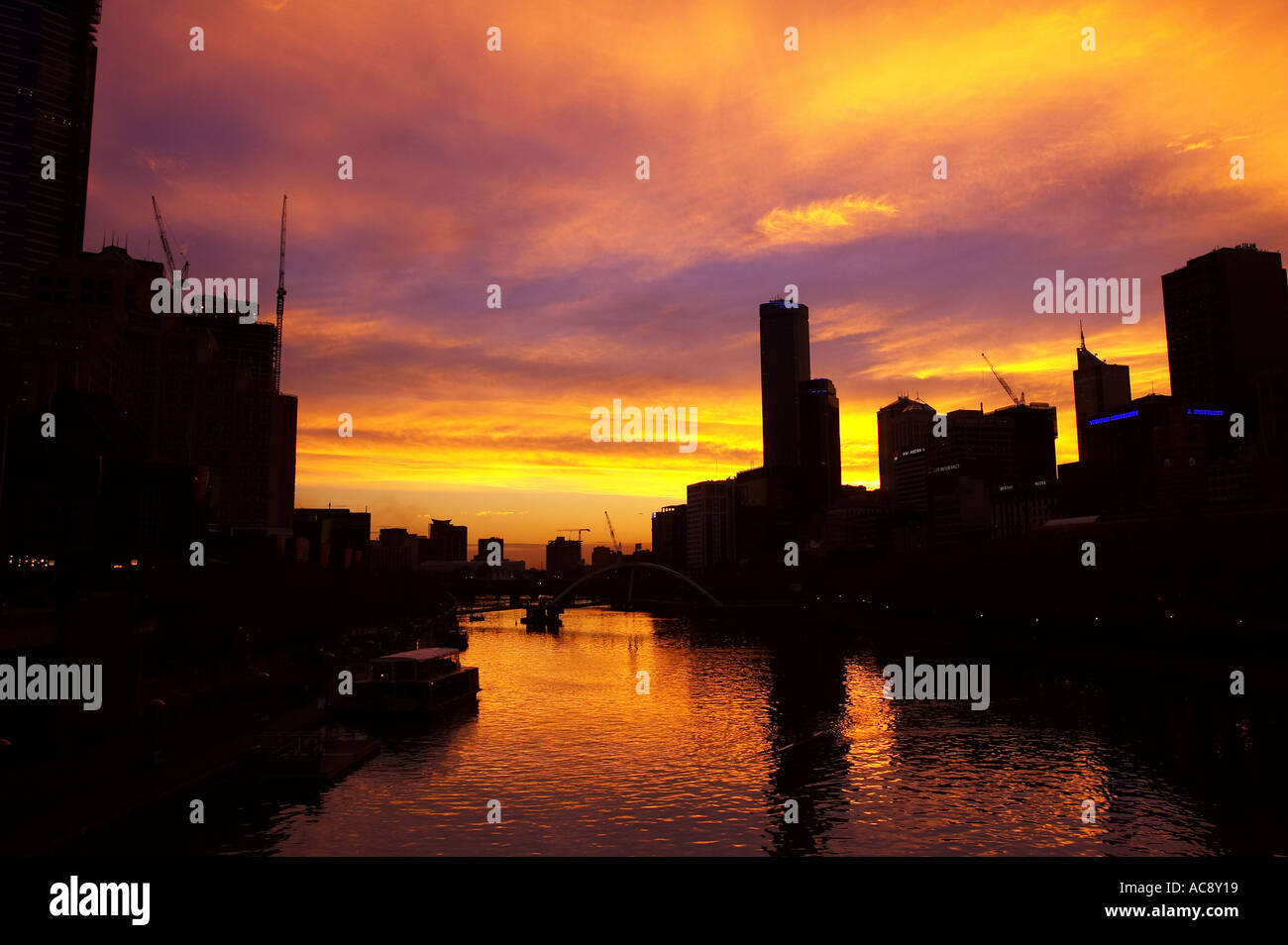 Melbourne sunsets hi-res stock photography and images - Alamy