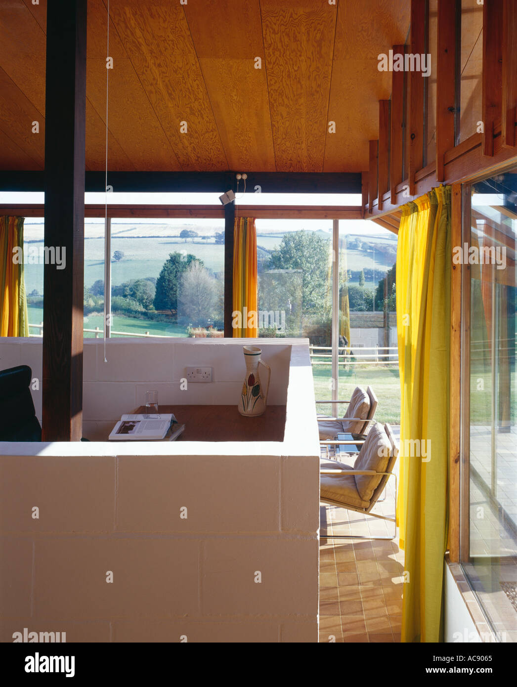 1970s british house interior hi-res stock photography and images - Alamy