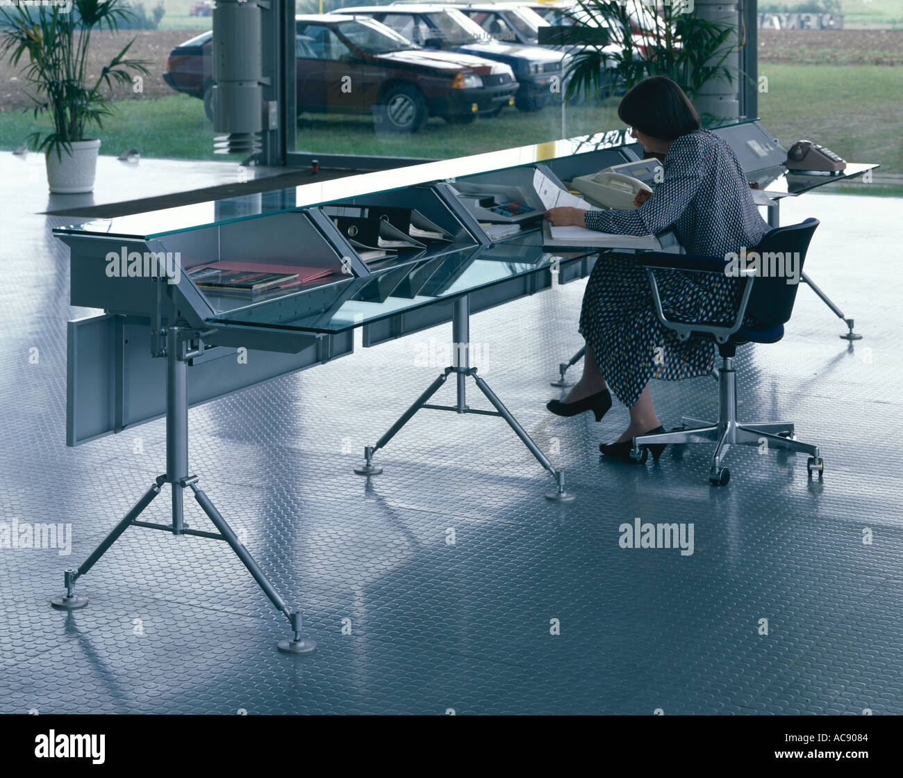 Renault distribution centre swindon wiltshire hi-res stock photography ...