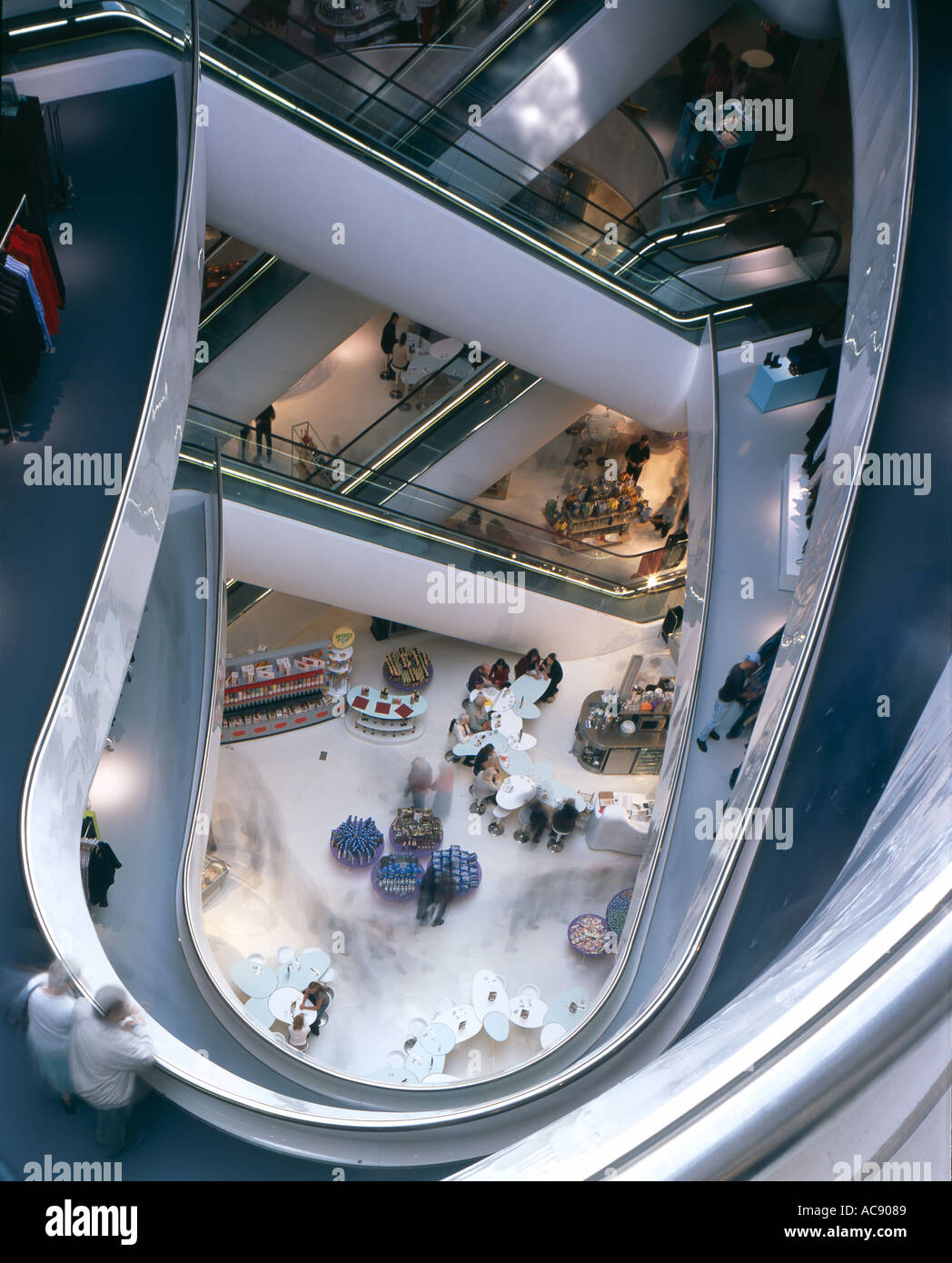 Selfridges store hi-res stock photography and images - Alamy