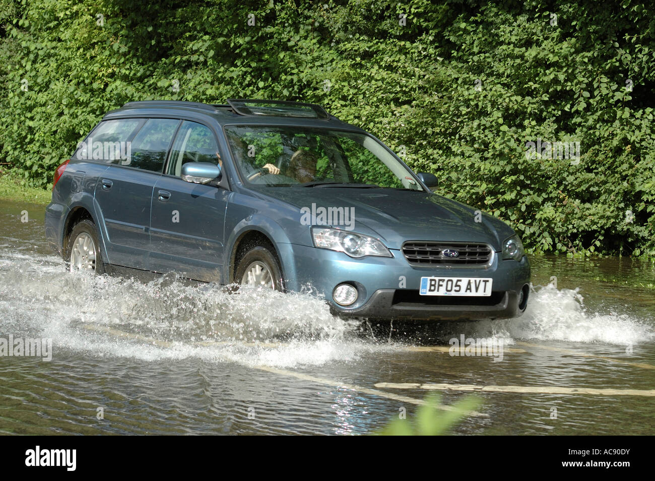 Car water splash hi-res stock photography and images - Alamy