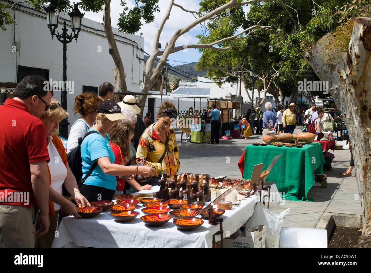 dh Spanish pottery markets stall HARIA CRAFT MARKET LANZAROTE Woman ...