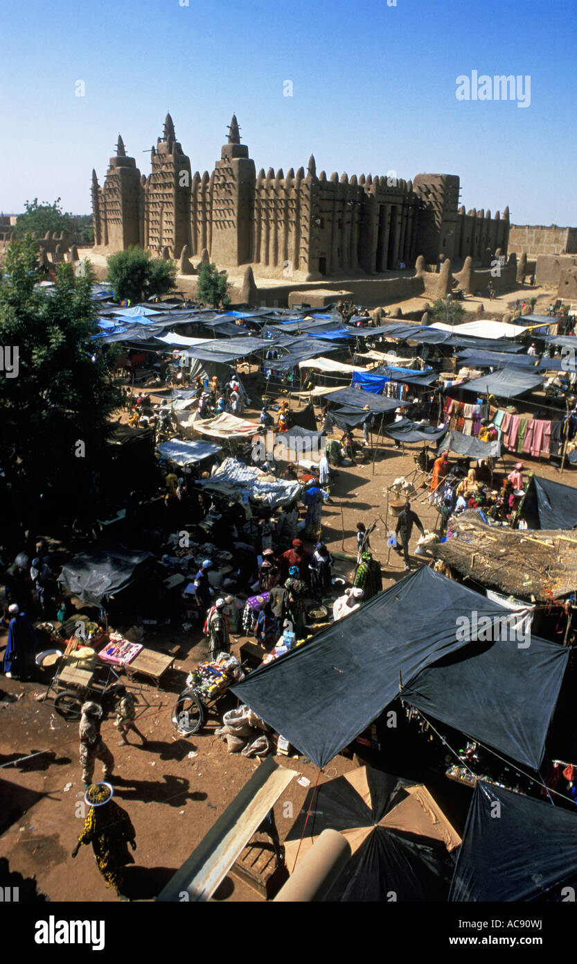 Market day at Djenne Mosque Great Mosque in background, Djenne Mali ...