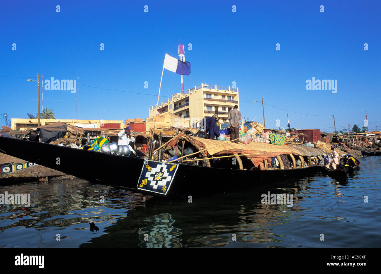 Pirogue loaded for journey to Timbuktu waiting in harbour in Mopti on ...
