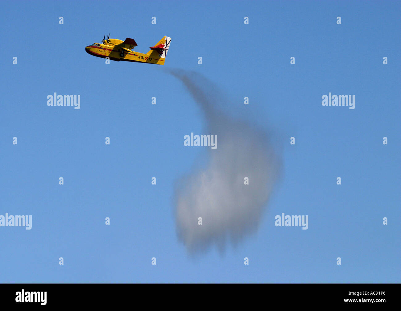 Fire fighting planes hi-res stock photography and images - Alamy