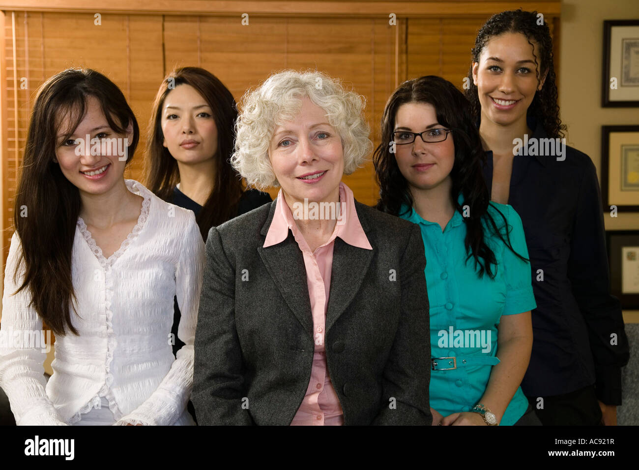 Five young women standing hi-res stock photography and images - Alamy