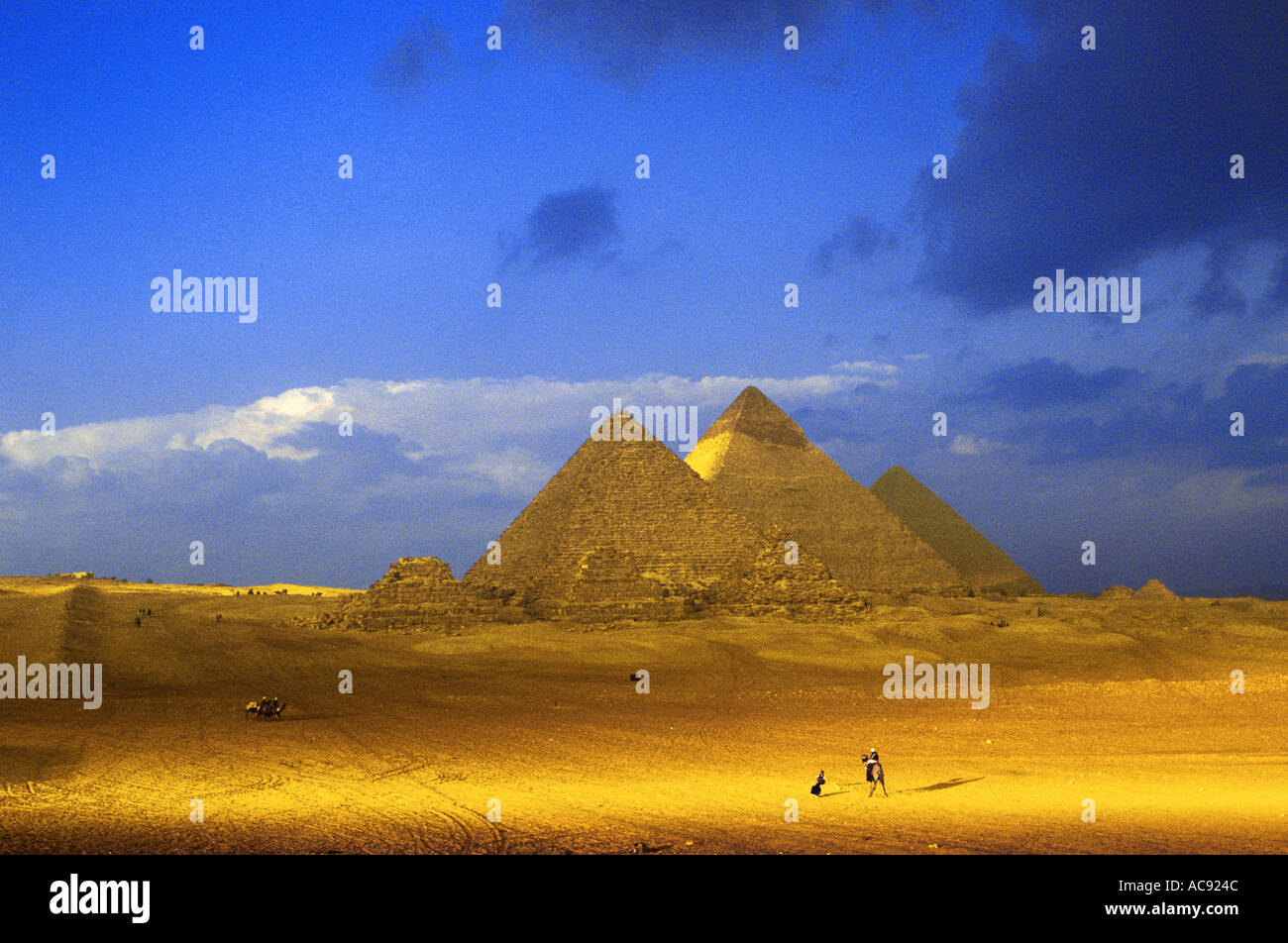 THE PYRAMIDS OF GIZA CAIRO EGYPT Stock Photo - Alamy
