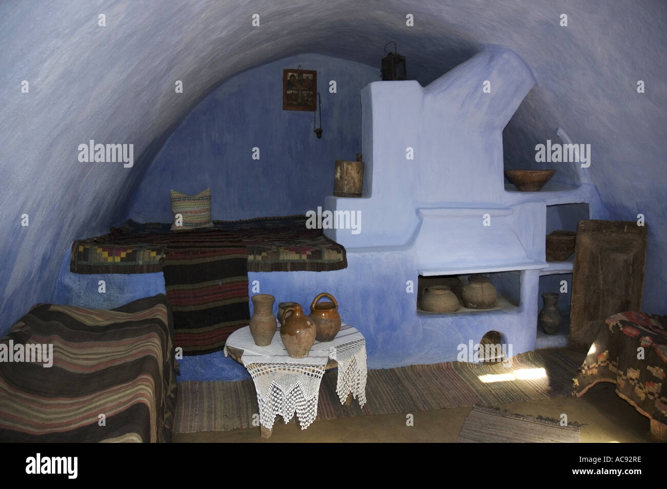 Clay oven hi-res stock photography and images - Alamy