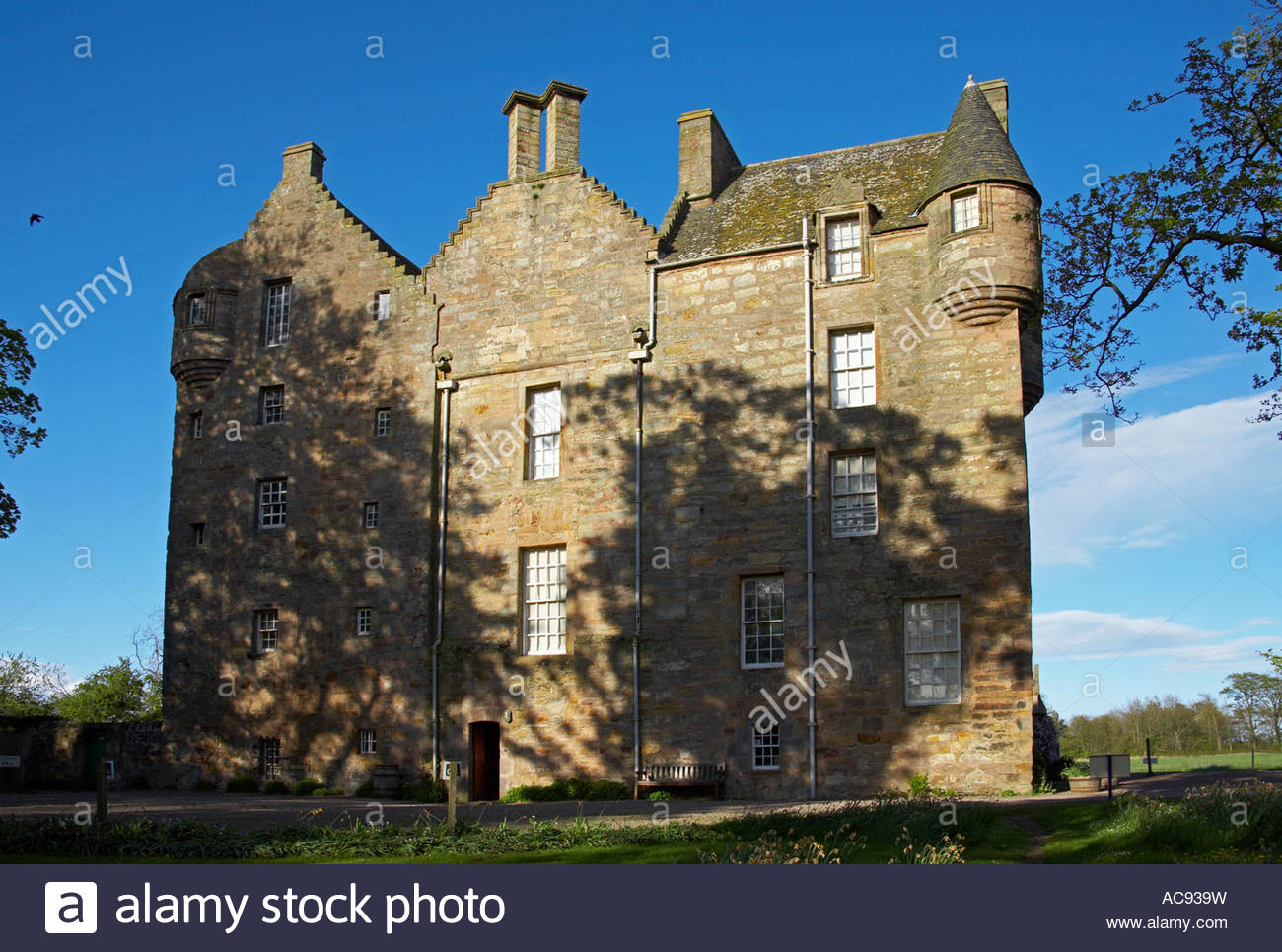 Kellie castle fife hi-res stock photography and images - Alamy