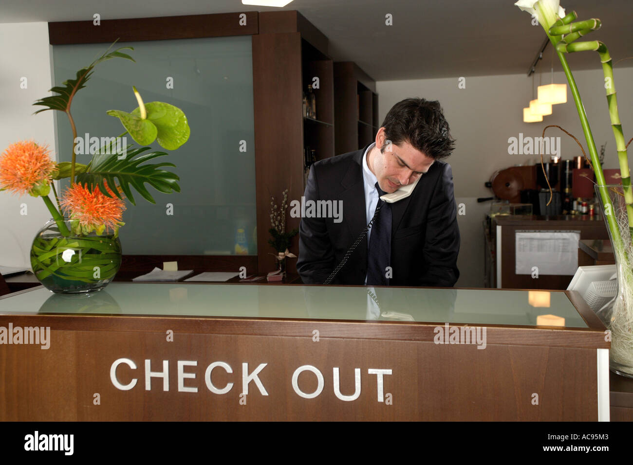 Reception desks hi-res stock photography and images - Alamy