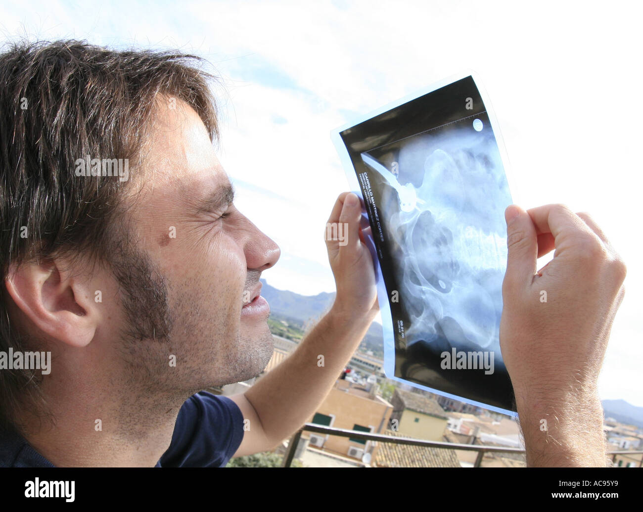 Man looking at a solar eclipse hi-res stock photography and images - Alamy