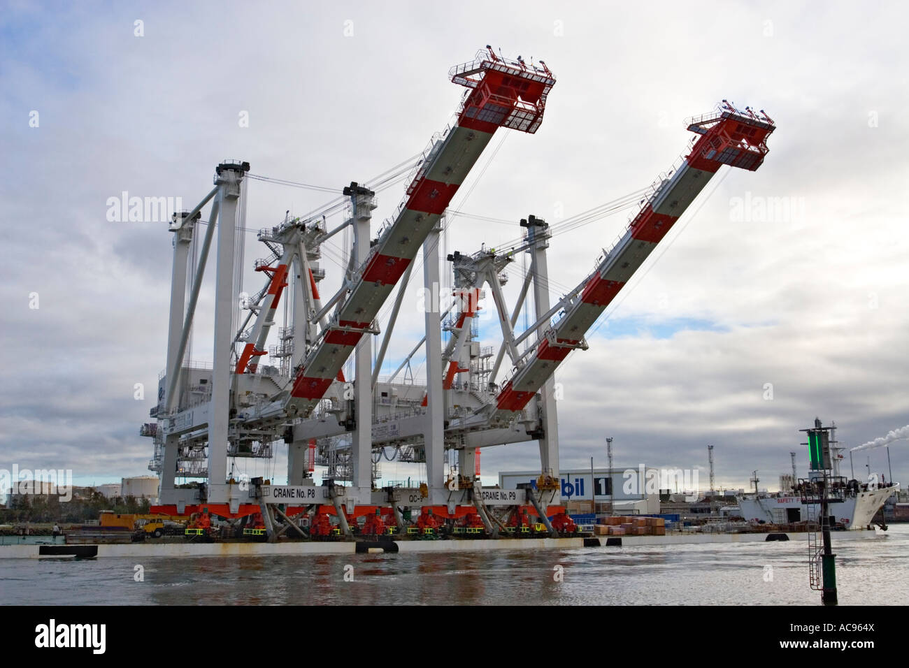 Stevedoring hi-res stock photography and images - Alamy