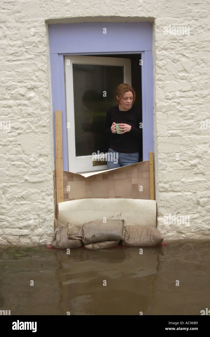 Sandbagged house hi-res stock photography and images - Alamy