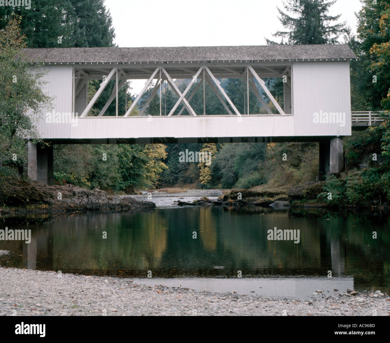 Arched truss bridge hi-res stock photography and images - Alamy