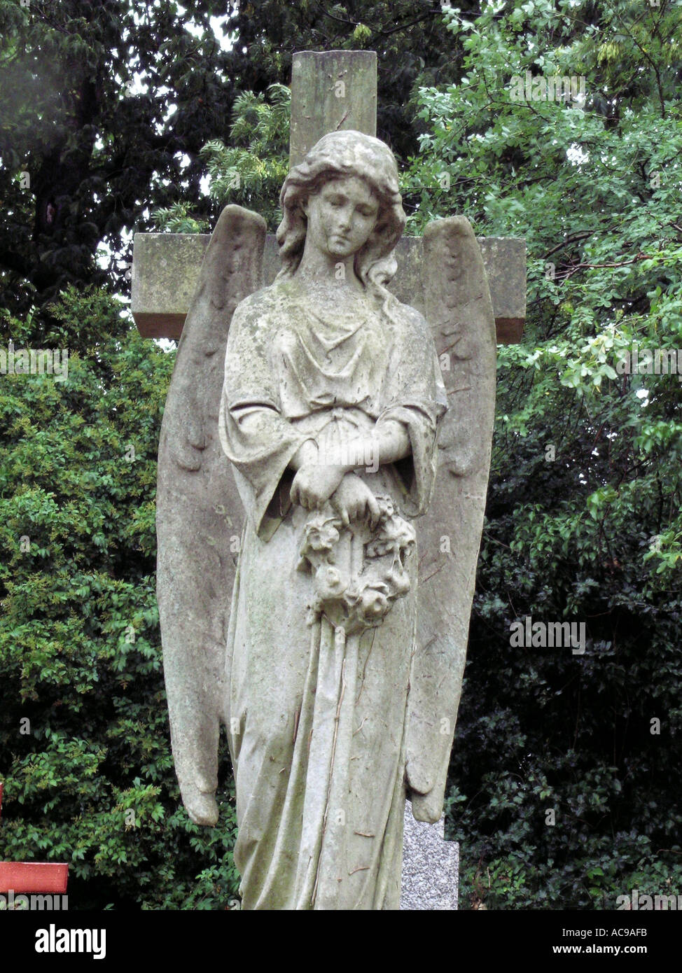 Angel on grave hi-res stock photography and images - Alamy