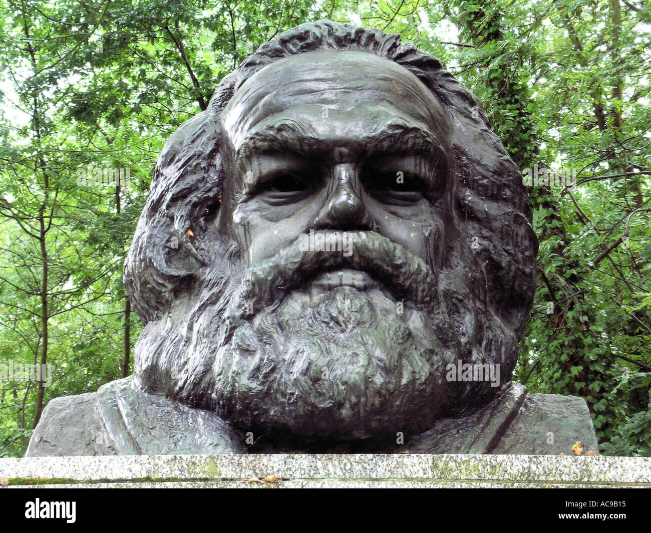 Grave of Karl Marx Highgate Cemetery London England Stock Photo - Alamy