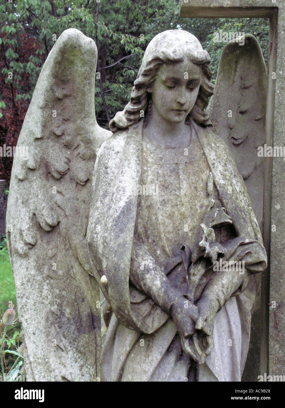 Statue of angel Highgate Cemetery London England Stock Photo - Alamy
