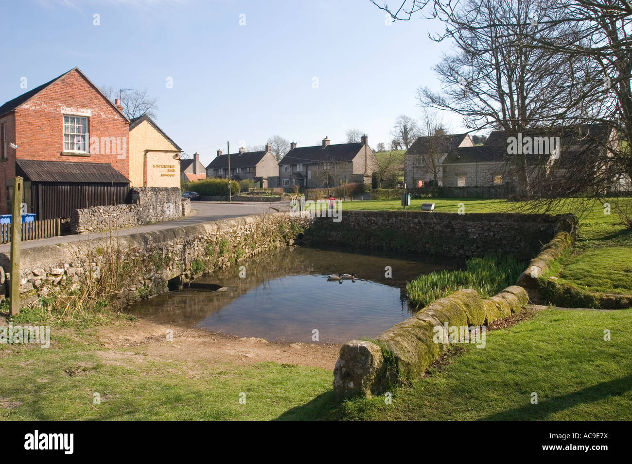 the village pond at Parwich, derbyshire Stock Photo - Alamy
