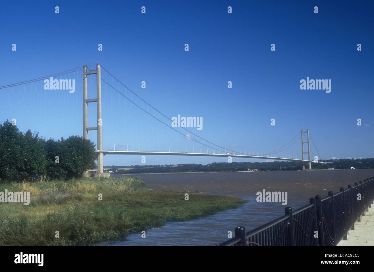 Humber suspension bridge crossing hi-res stock photography and images ...