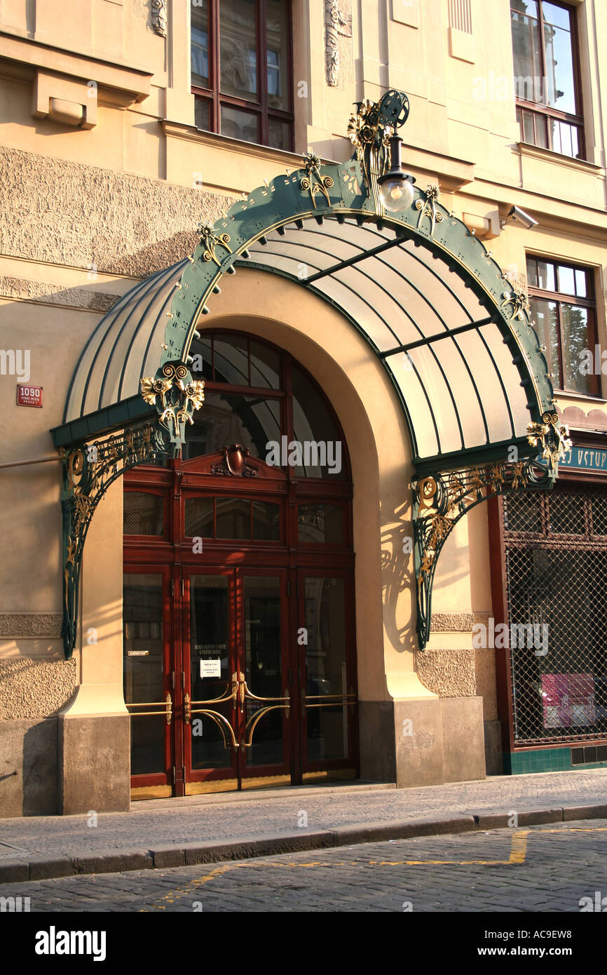 Praga obecni dum hi-res stock photography and images - Alamy