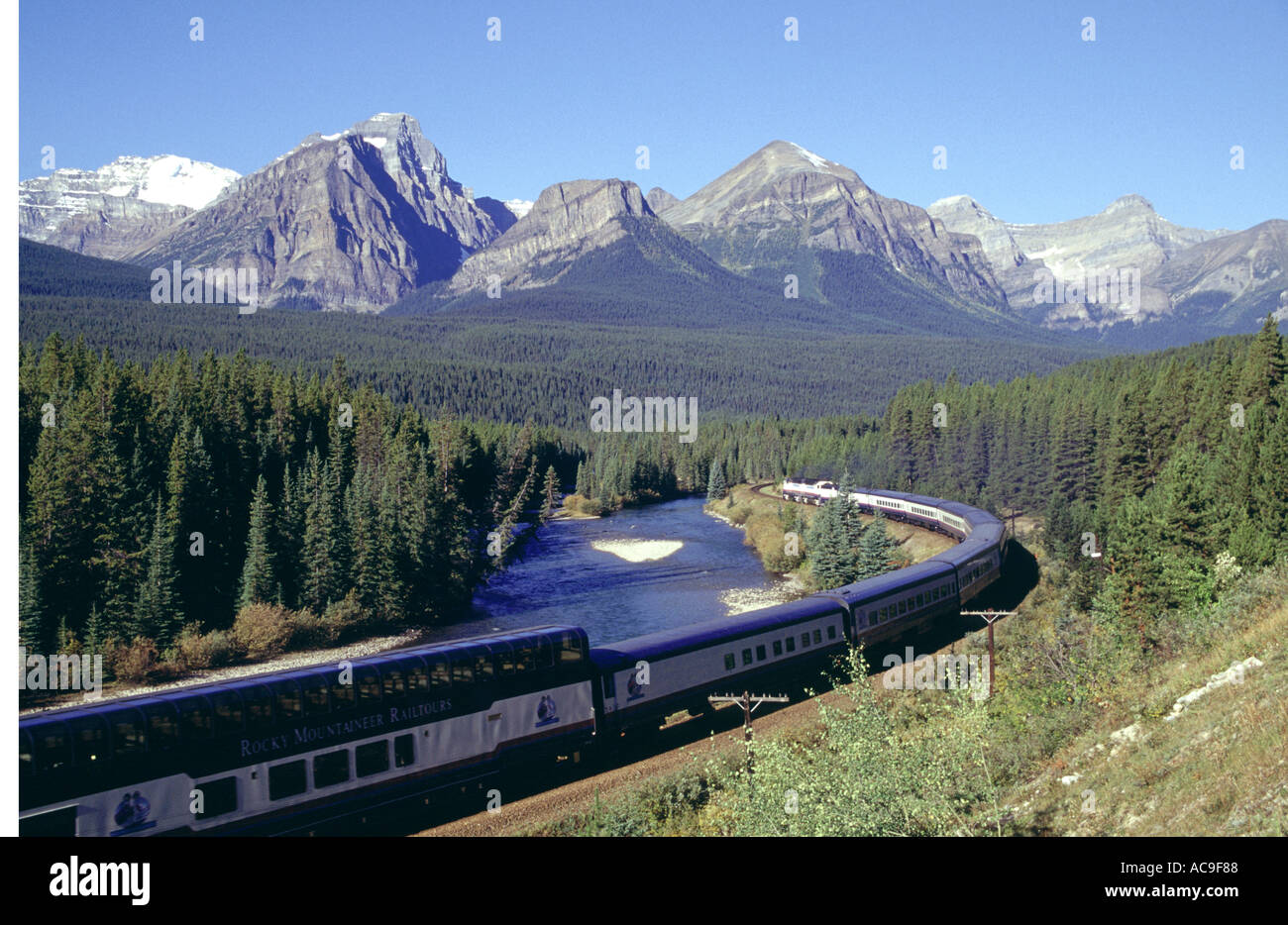 Canadian trains and rockies hi-res stock photography and images - Alamy