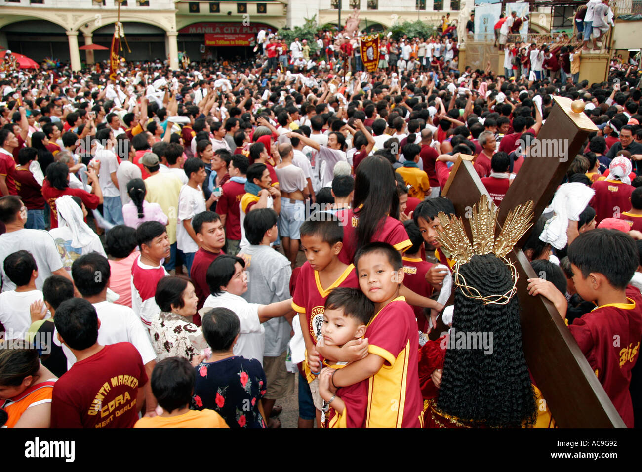 Crowds ot the Church of the Black Nazarene, Quiapo, Manila, Philippines ...