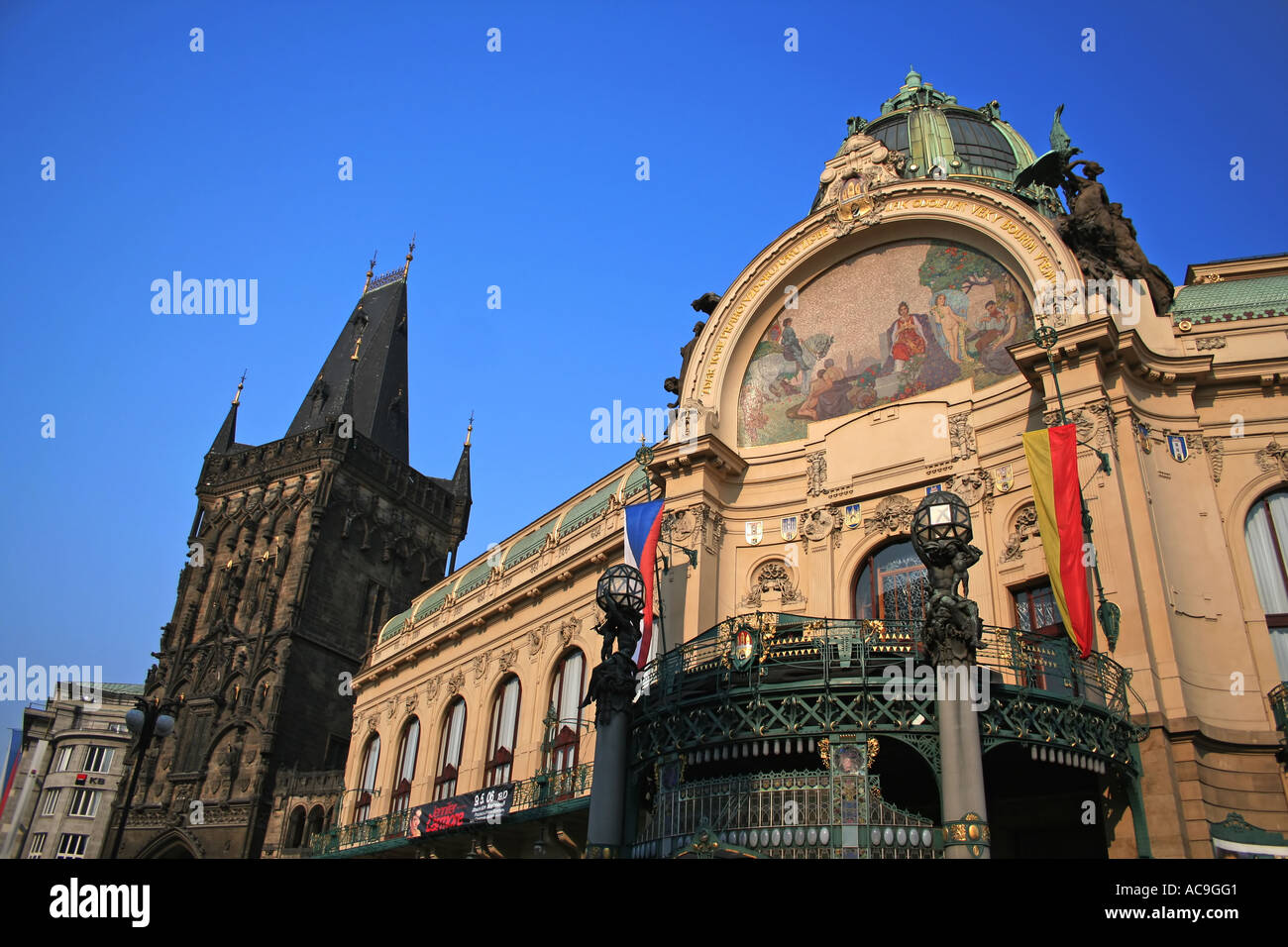 Praga obecni dum hi-res stock photography and images - Alamy