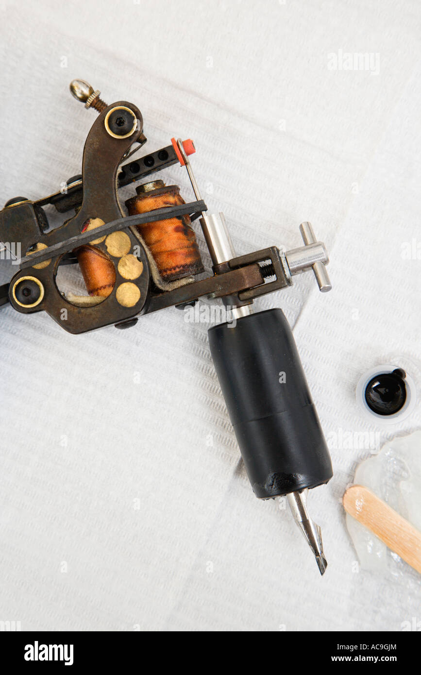 Close up shot of tattoo gun and black ink Stock Photo - Alamy