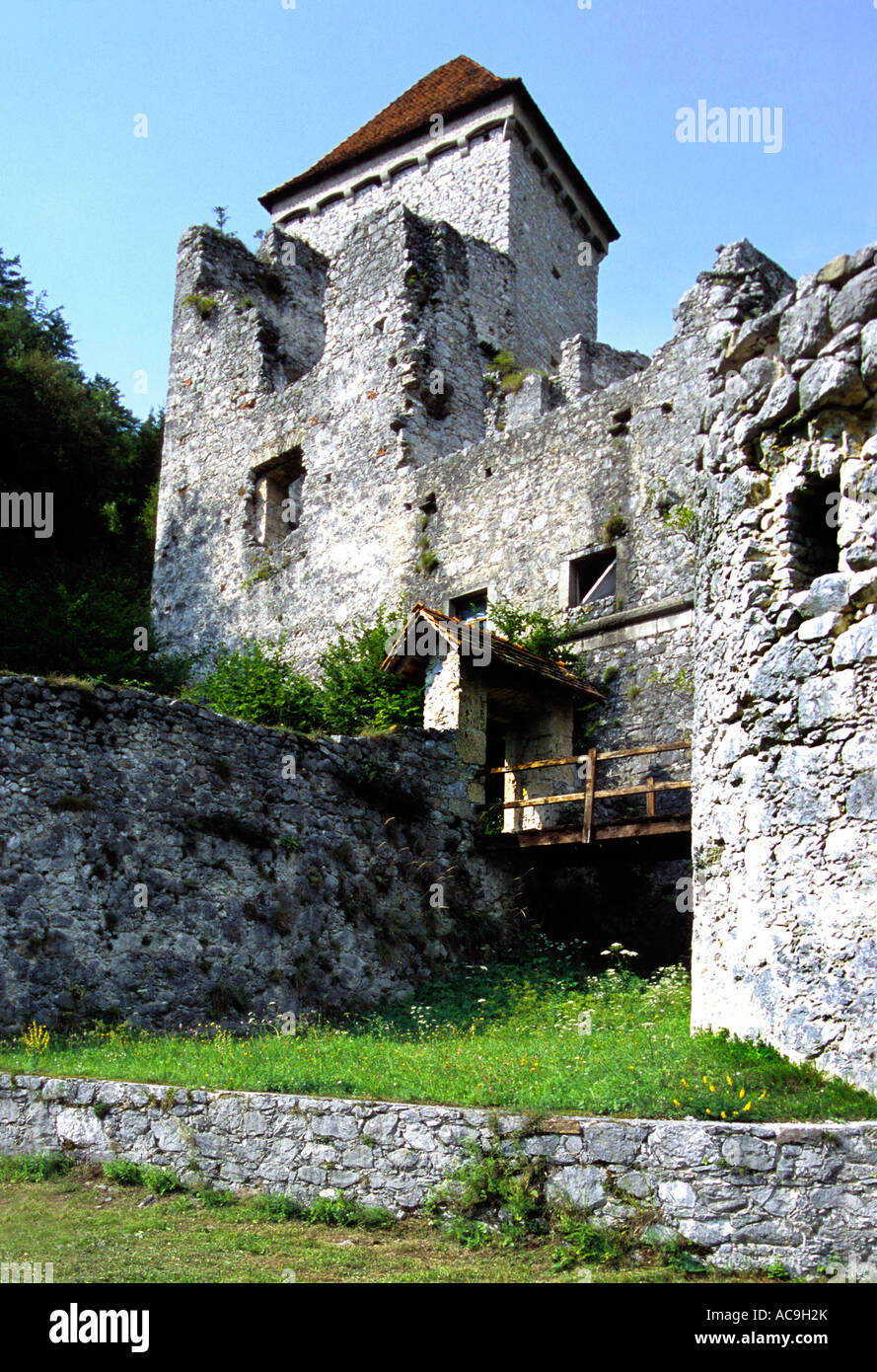 Slovenia grad kamen kamen castle hi-res stock photography and images ...