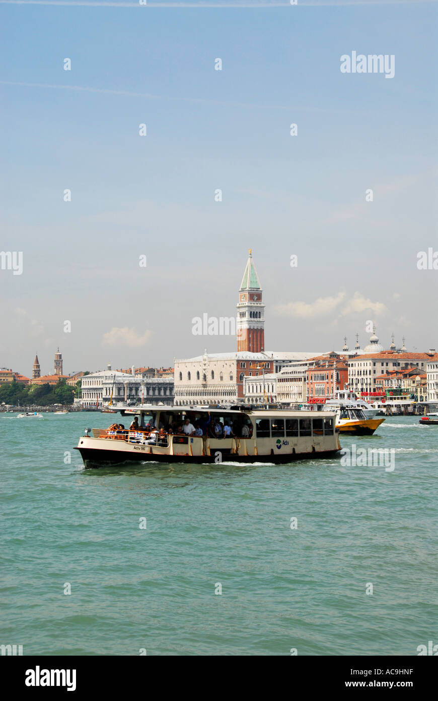 Riva waterfront venecia hi-res stock photography and images - Alamy