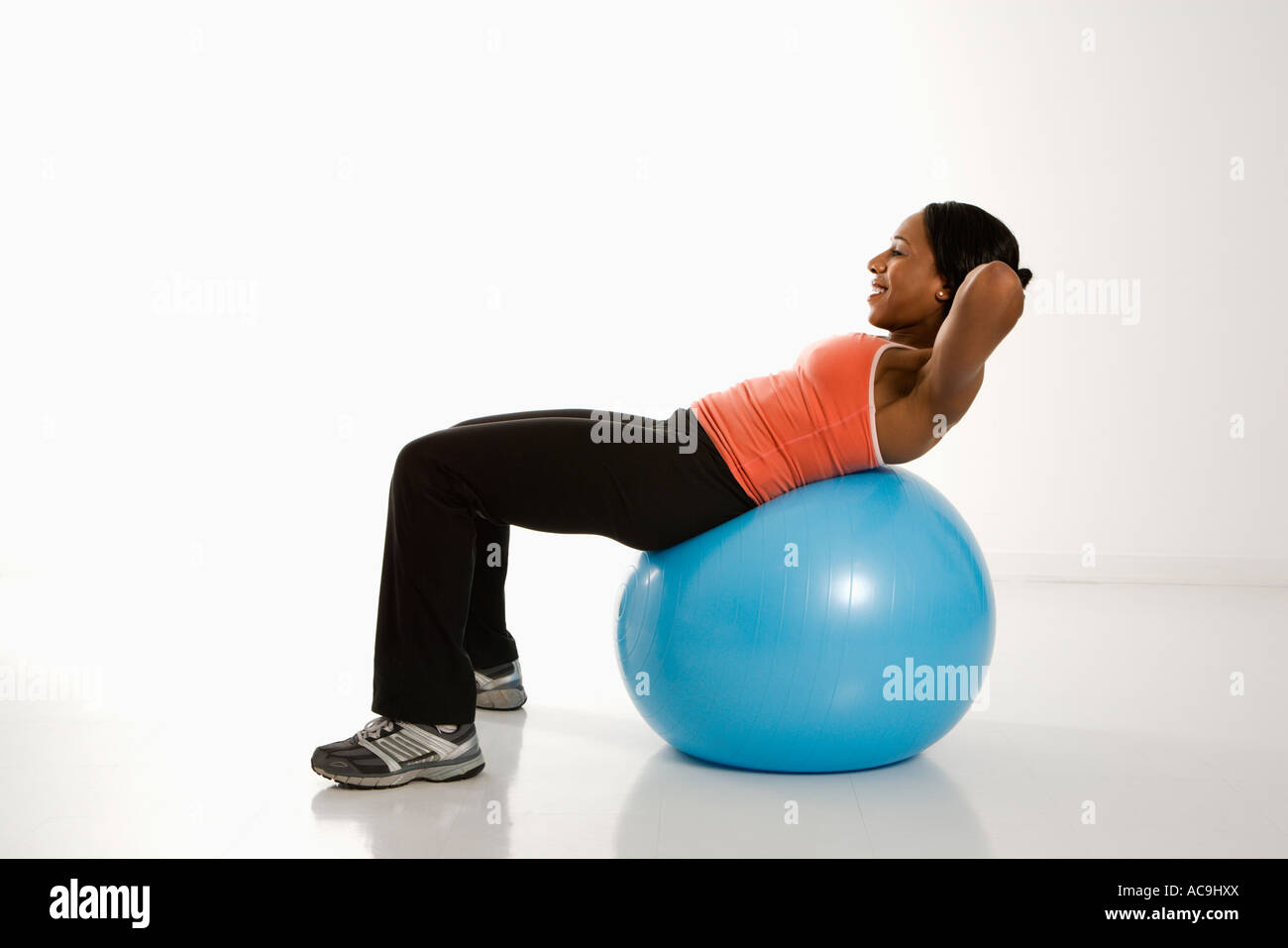 Women sit up exercise ball hi-res stock photography and images - Alamy