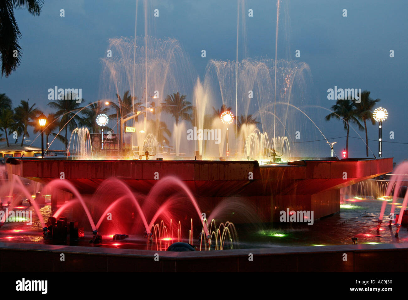 Fountain near Bay Walk Roxas Boulevard Manila Stock Photo - Alamy