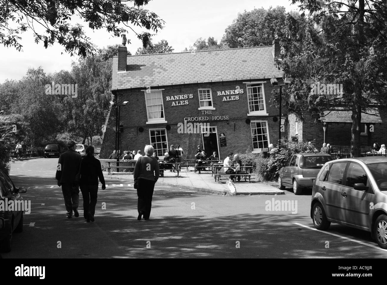 The Crooked House Pub, Dudley, UK Stock Photo - Alamy