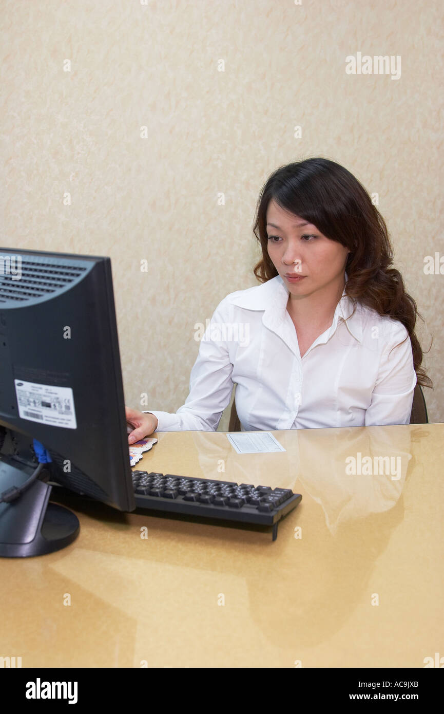 Bored office desk staring computer hi-res stock photography and images ...