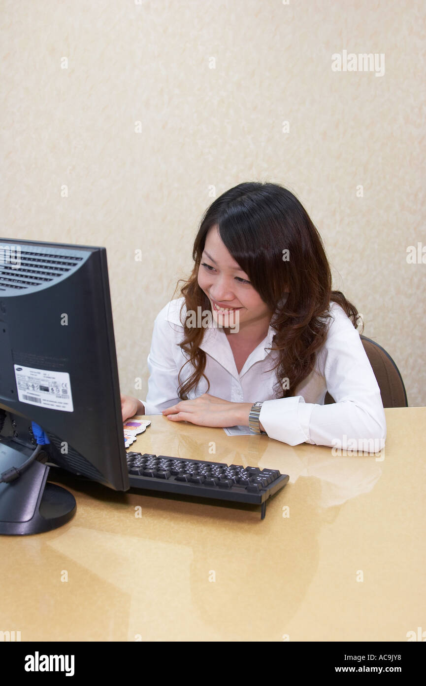 Woman white informative office hi-res stock photography and images - Alamy