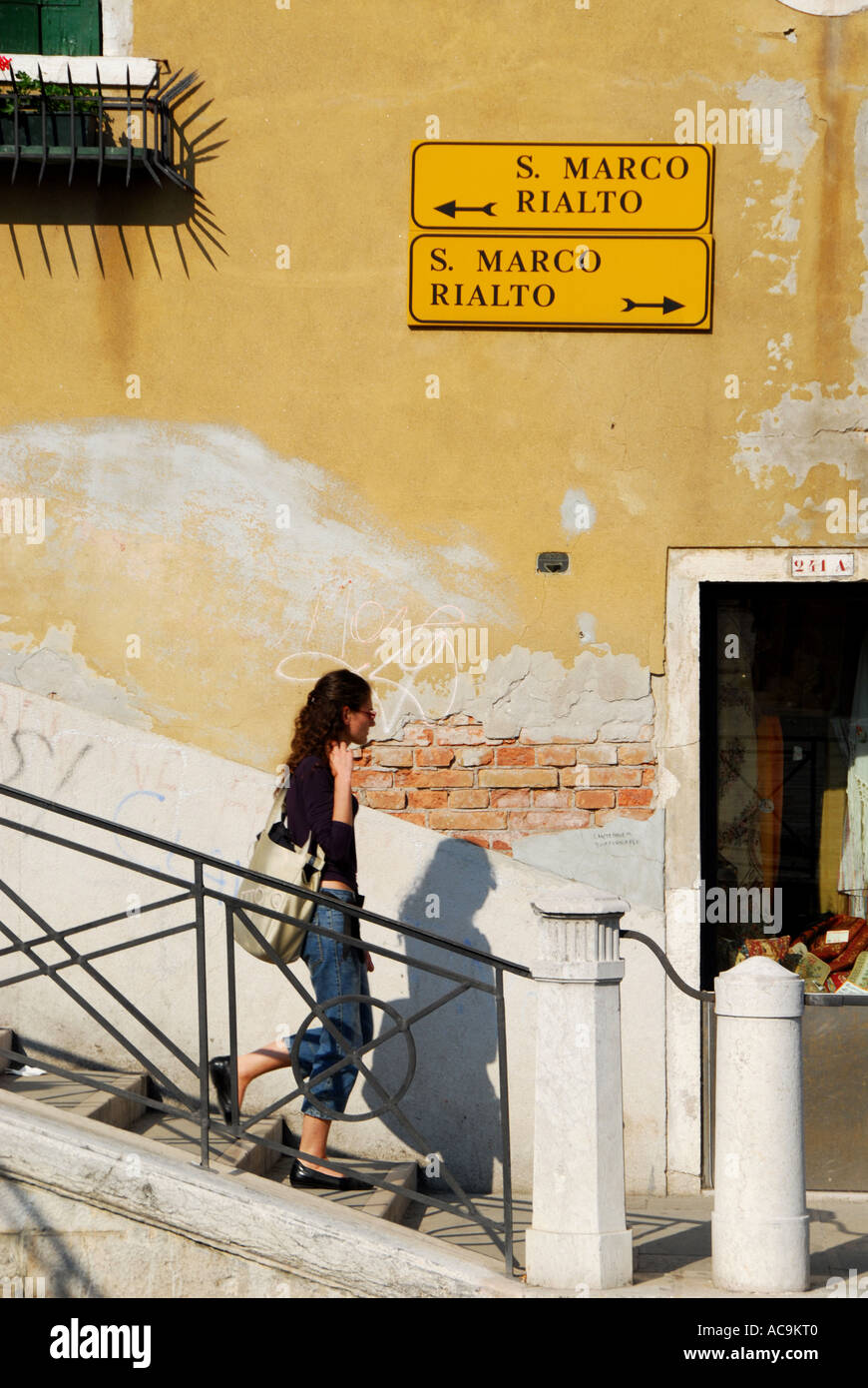 Confusing signs Venice Italy Stock Photo - Alamy