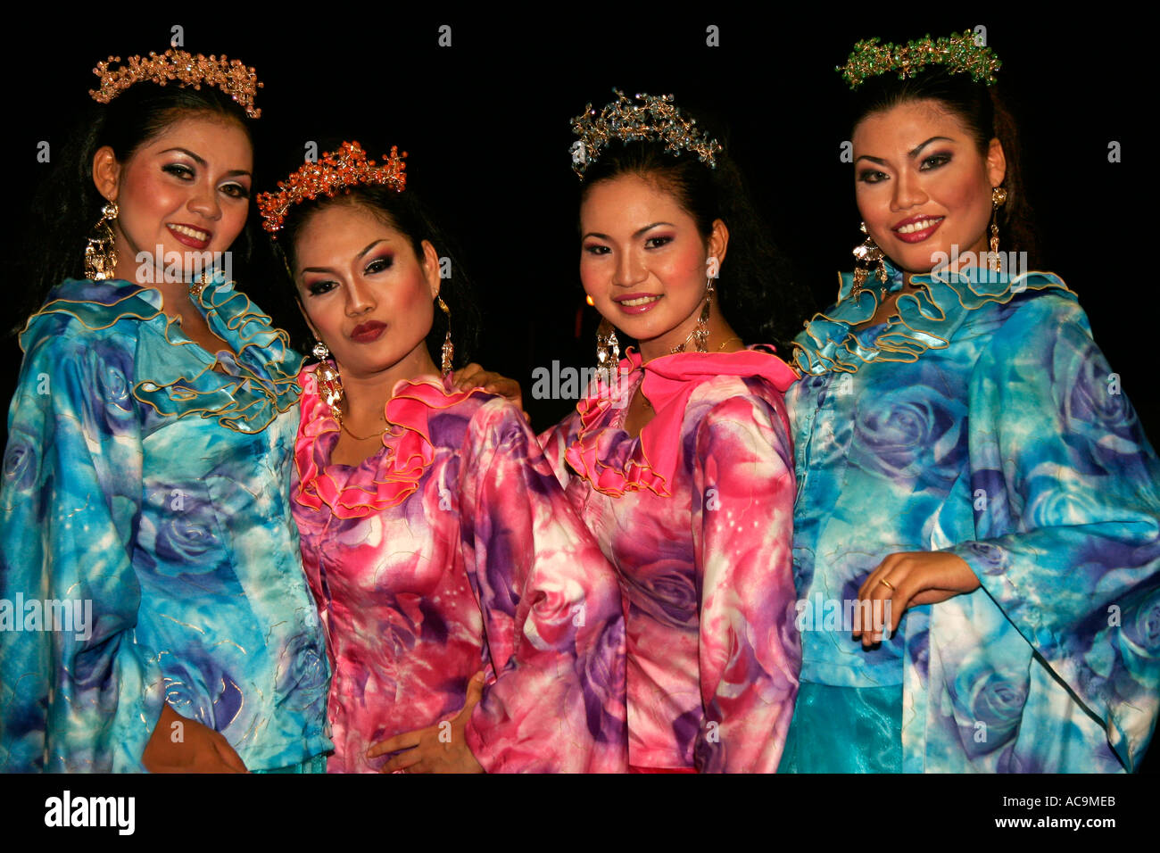 Traditonal female dancers from Penang Malaysia in Medan Stock Photo - Alamy