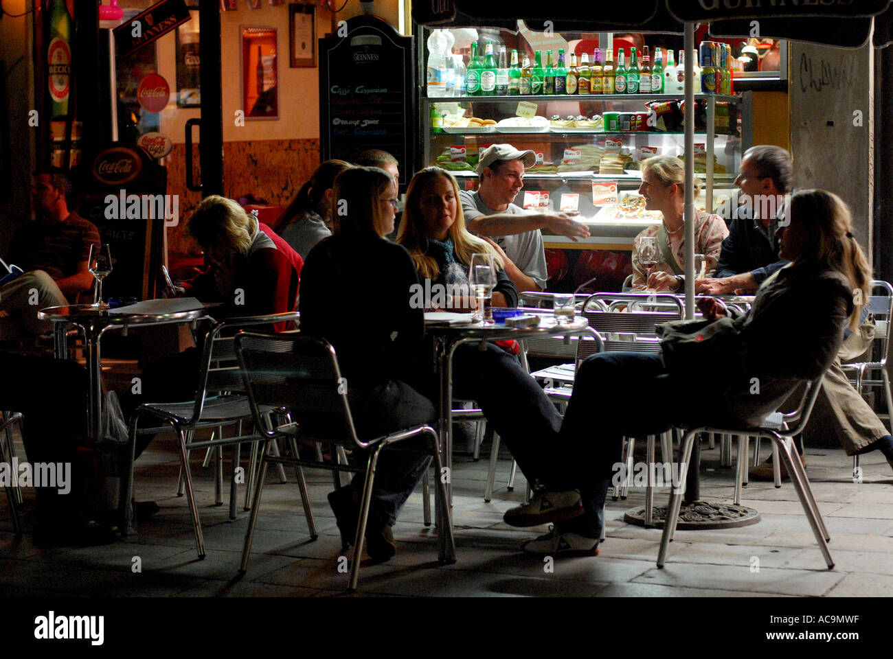 Cafe nighttime in venice italy hi-res stock photography and images - Alamy